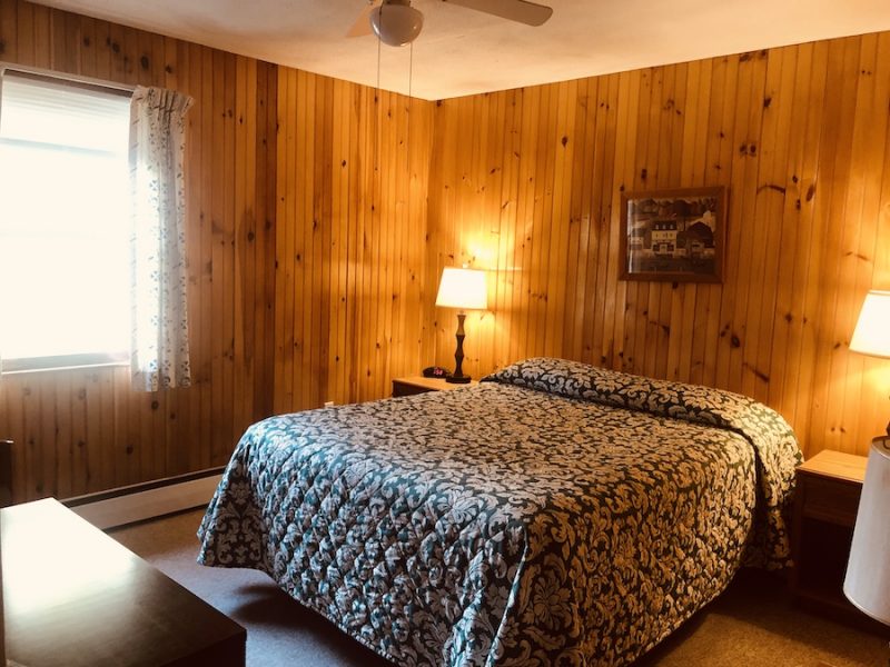 Guest Rooms - Gray Ghost Inn