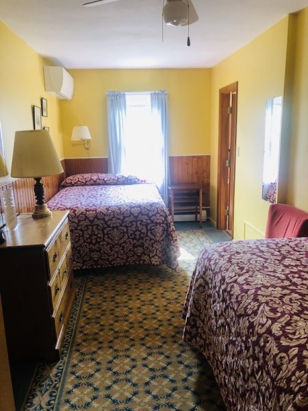Guest Rooms - Gray Ghost Inn